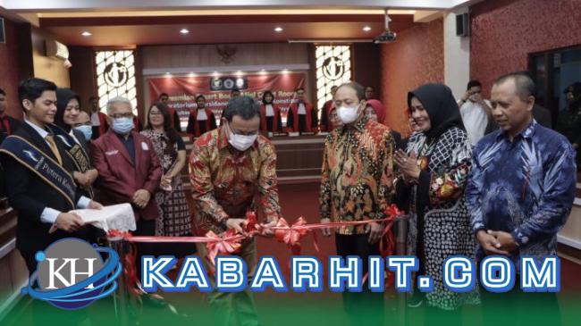 FH Unitomo Bersama MK Resmikan Smart Board Mini Court Room
